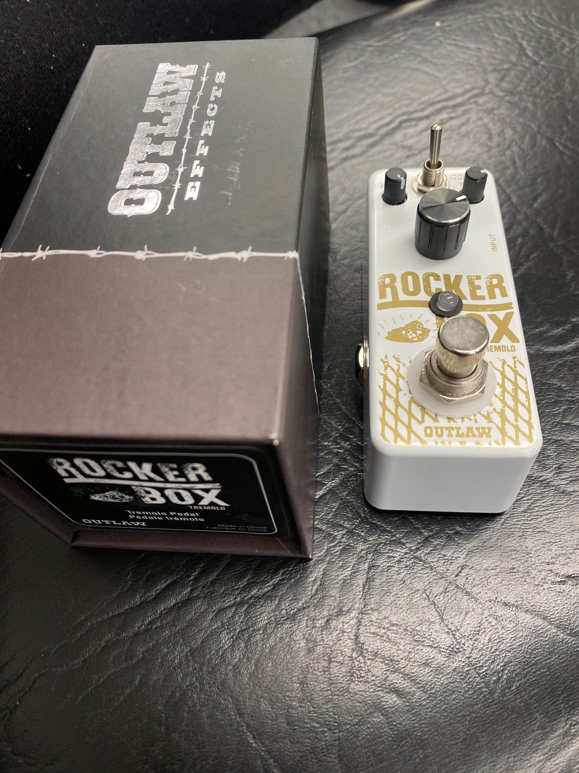 Outlaw Rocker Box Tremolo Pedal – Lillo's School of Modern Music Ltd.