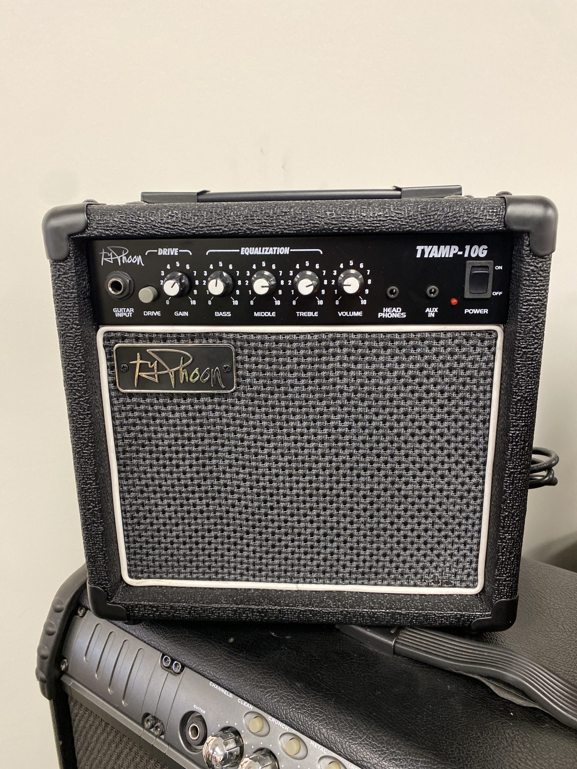 Typhoon TY-AMP10G – Lillo's School of Modern Music Ltd.